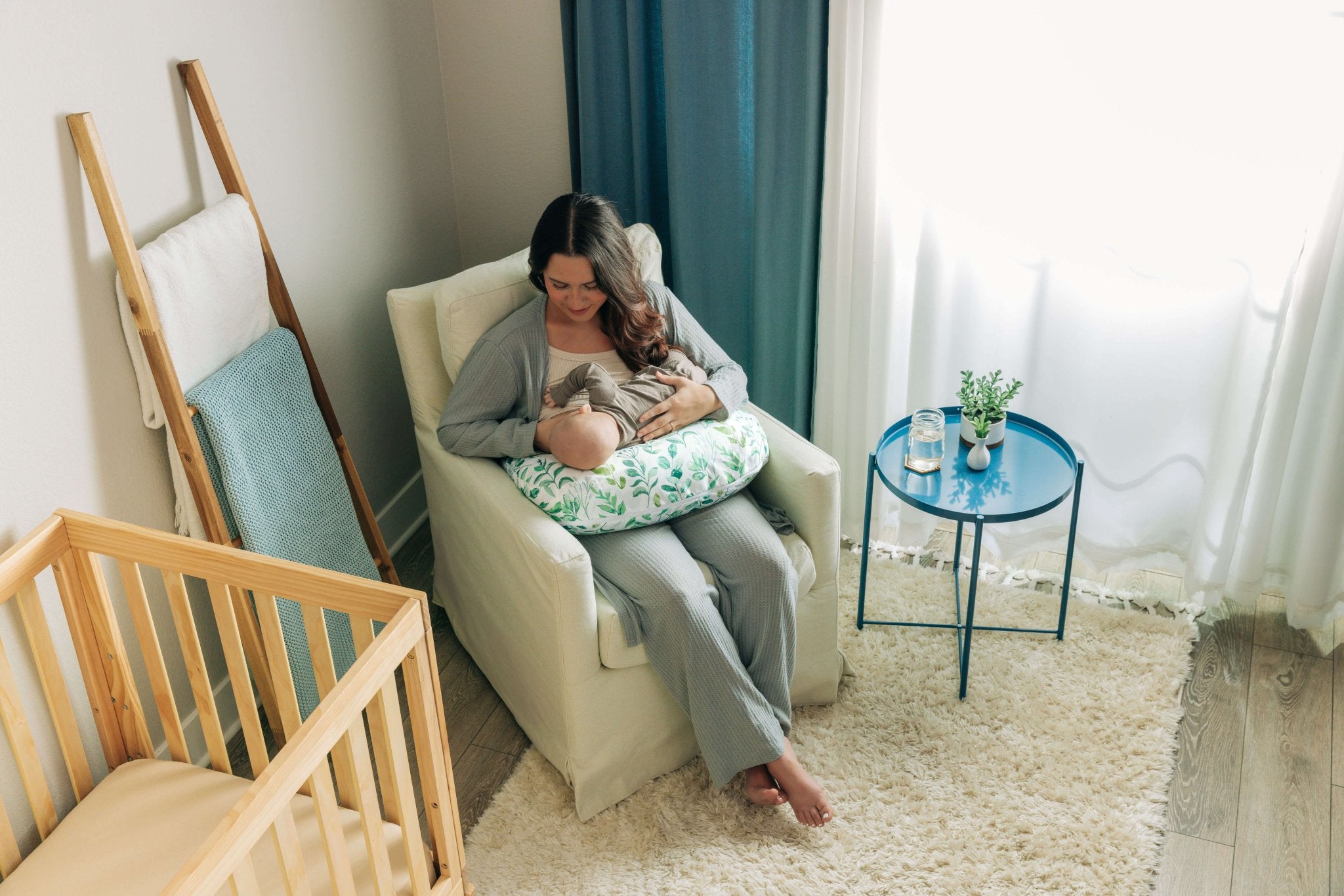6 Common Breastfeeding Positions to Try - Boppy